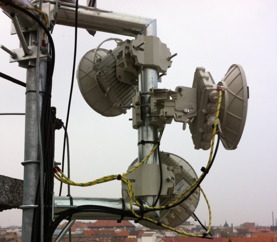 EtherHaul-1200F ODU with 1ft Antenna, 1Gbps Full Duplex, Tx Low | Discomp