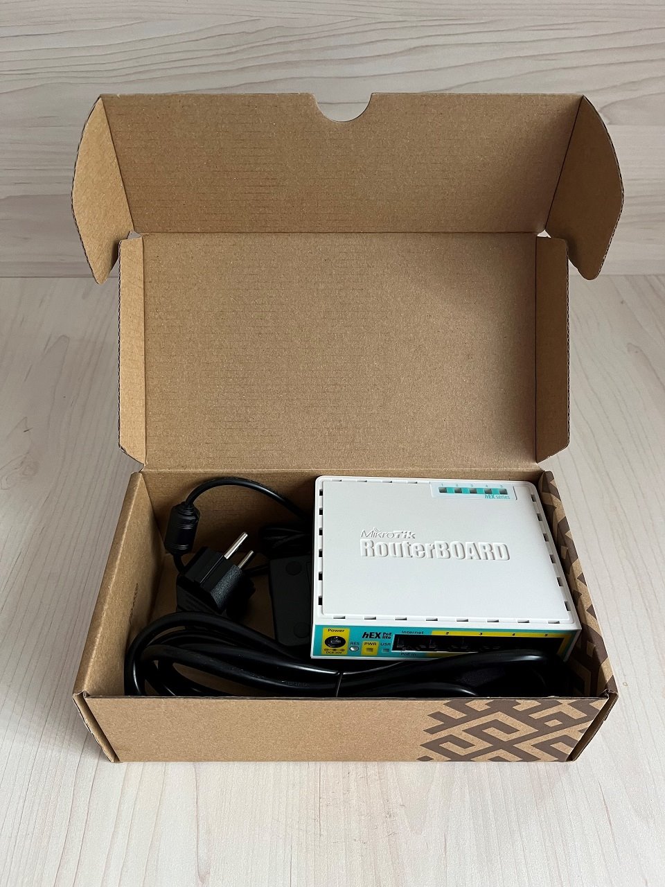 MikroTik RouterBOARD RB750UPr2, hEX PoE lite - Bazar | Discomp