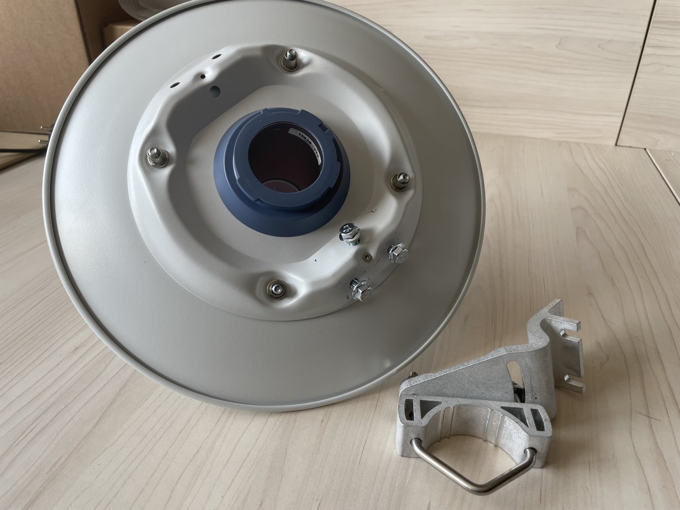 RF elements StarterDish STD-21-UM Directional parabolic dish antenna ...